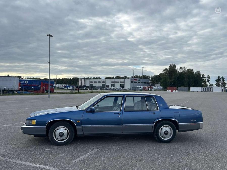 Zils Cadillac de-ville 1990 Viļņa, ar dzinēja tilpumu 4.47 L un nobraukumu 207 tūkst. km par 11111 €, foto 12 vietnē AUTOMOTO.COM.LV