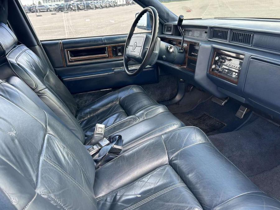 Zils Cadillac de-ville 1990 Viļņa, ar dzinēja tilpumu 4.47 L un nobraukumu 207 tūkst. km par 11111 €, foto 18 vietnē AUTOMOTO.COM.LV