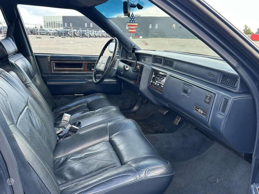 Zils Cadillac de-ville 1990 Viļņa, ar dzinēja tilpumu 4.47 L un nobraukumu 207 tūkst. km par 11111 €, foto 19 vietnē AUTOMOTO.COM.LV