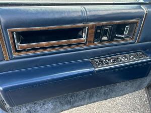 Zils Cadillac de-ville 1990 Viļņa, ar dzinēja tilpumu 4.47 L un nobraukumu 207 tūkst. km par 11111 €, foto 20 vietnē AUTOMOTO.COM.LV