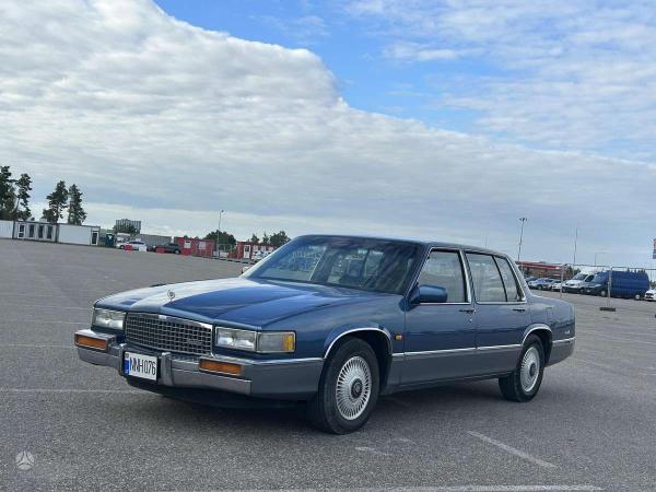Blue Cadillac de-ville 1990 in Vilnius, with an engine capacity of 4.47 L and mileage of 207 thousand km for 11111 €, photo 1 on AUTOMOTO.COM.LV