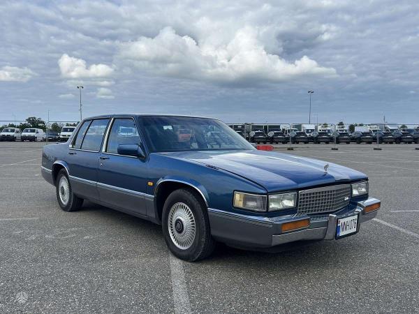 Blue Cadillac de-ville 1990 in Vilnius, with an engine capacity of 4.47 L and mileage of 207 thousand km for 11111 €, photo 3 on AUTOMOTO.COM.LV