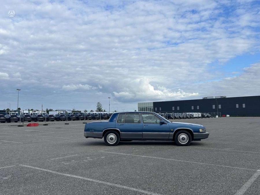 Blue Cadillac de-ville 1990 in Vilnius, with an engine capacity of 4.47 L and mileage of 207 thousand km for 11111 €, photo 13 on AUTOMOTO.COM.LV