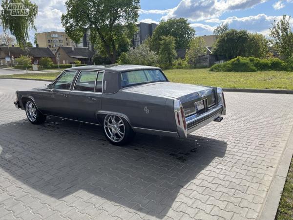 Pelēks Cadillac de-ville 1983 Viļņa, ar dzinēja tilpumu 4.10 L un nobraukumu 102 tūkst. km par 8800 €, foto 2 vietnē AUTOMOTO.COM.LV