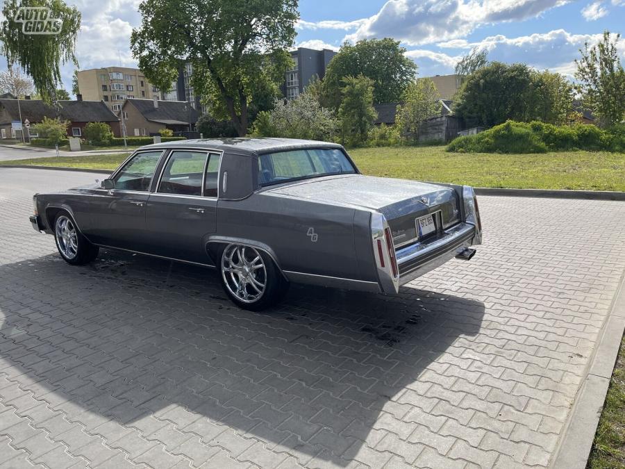 Pelēks Cadillac de-ville 1983 Viļņa, ar dzinēja tilpumu 4.10 L un nobraukumu 102 tūkst. km par 8800 €, foto 3 vietnē AUTOMOTO.COM.LV