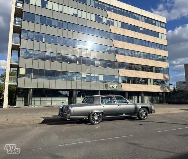 Grey Cadillac de-ville 1983 in Vilnius, with an engine capacity of 4.10 L and mileage of 102 thousand km for 8800 €, photo 3 on AUTOMOTO.COM.LV