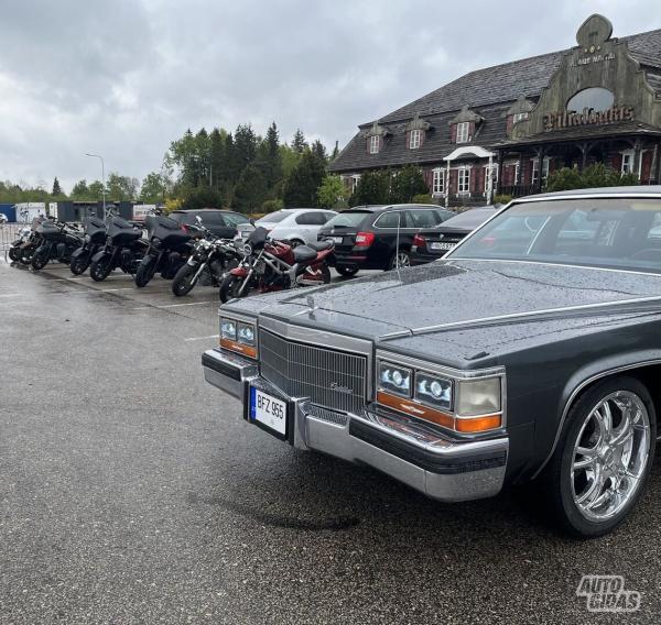 Grey Cadillac de-ville 1983 in Vilnius, with an engine capacity of 4.10 L and mileage of 102 thousand km for 8800 €, photo 7 on AUTOMOTO.COM.LV