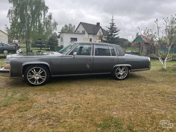 Grey Cadillac de-ville 1983 in Vilnius, with an engine capacity of 4.10 L and mileage of 102 thousand km for 8800 €, photo 8 on AUTOMOTO.COM.LV
