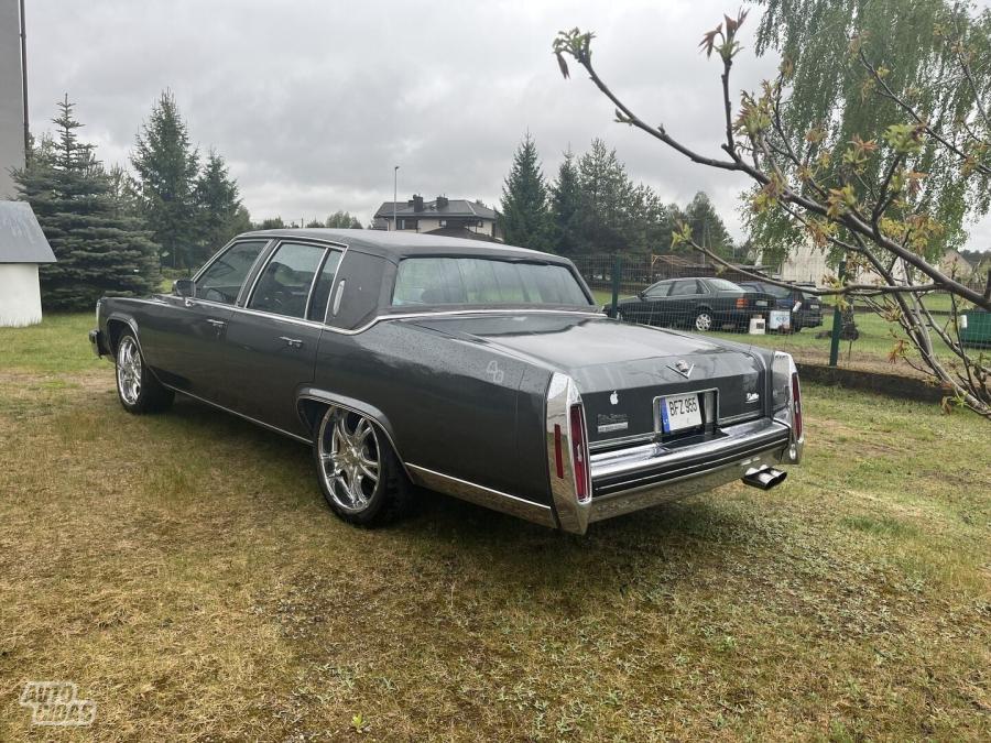 Pelēks Cadillac de-ville 1983 Viļņa, ar dzinēja tilpumu 4.10 L un nobraukumu 102 tūkst. km par 8800 €, foto 10 vietnē AUTOMOTO.COM.LV