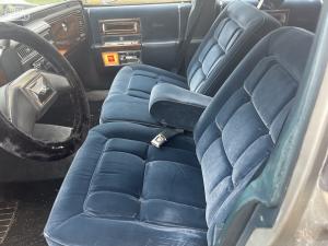 Pelēks Cadillac de-ville 1983 Viļņa, ar dzinēja tilpumu 4.10 L un nobraukumu 102 tūkst. km par 8800 €, foto 11 vietnē AUTOMOTO.COM.LV