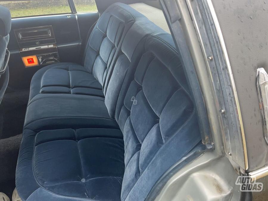 Pelēks Cadillac de-ville 1983 Viļņa, ar dzinēja tilpumu 4.10 L un nobraukumu 102 tūkst. km par 8800 €, foto 13 vietnē AUTOMOTO.COM.LV
