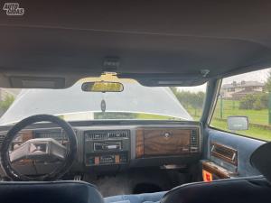 Pelēks Cadillac de-ville 1983 Viļņa, ar dzinēja tilpumu 4.10 L un nobraukumu 102 tūkst. km par 8800 €, foto 14 vietnē AUTOMOTO.COM.LV
