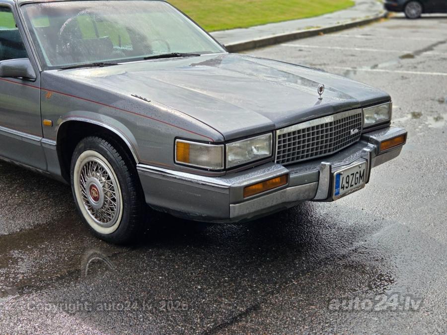Pelēks Cadillac de-ville 1989 Tallina, ar dzinēja tilpumu 4.50 L un nobraukumu 267 tūkst. km par 5999 €, foto 1 vietnē AUTOMOTO.COM.LV