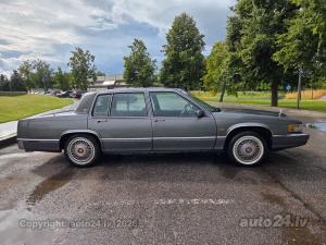 Pelēks Cadillac de-ville 1989 Tallina, ar dzinēja tilpumu 4.50 L un nobraukumu 267 tūkst. km par 5999 €, foto 7 vietnē AUTOMOTO.COM.LV