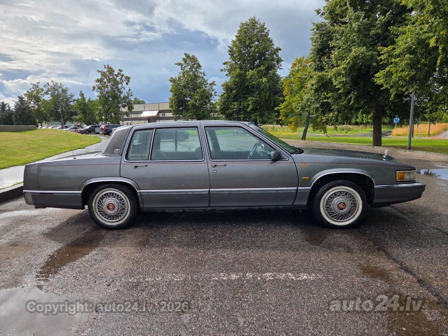 Pelēks Cadillac de-ville 1989 Tallina, ar dzinēja tilpumu 4.50 L un nobraukumu 267 tūkst. km par 5999 €, foto 7 vietnē AUTOMOTO.COM.LV