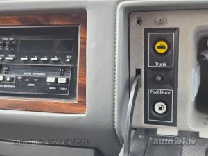Pelēks Cadillac de-ville 1989 Tallina, ar dzinēja tilpumu 4.50 L un nobraukumu 267 tūkst. km par 5999 €, foto 16 vietnē AUTOMOTO.COM.LV
