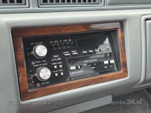 Pelēks Cadillac de-ville 1989 Tallina, ar dzinēja tilpumu 4.50 L un nobraukumu 267 tūkst. km par 5999 €, foto 17 vietnē AUTOMOTO.COM.LV