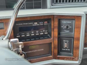 Pelēks Cadillac de-ville 1989 Tallina, ar dzinēja tilpumu 4.50 L un nobraukumu 267 tūkst. km par 5999 €, foto 18 vietnē AUTOMOTO.COM.LV