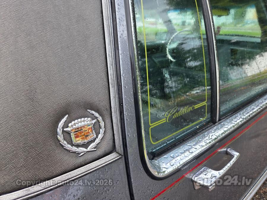 Pelēks Cadillac de-ville 1989 Tallina, ar dzinēja tilpumu 4.50 L un nobraukumu 267 tūkst. km par 5999 €, foto 23 vietnē AUTOMOTO.COM.LV