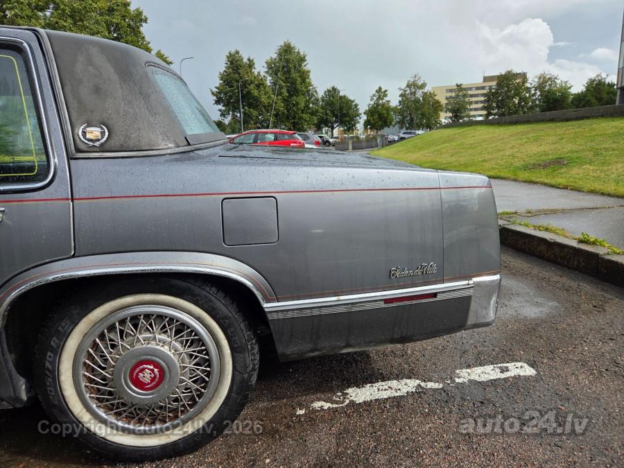 Pelēks Cadillac de-ville 1989 Tallina, ar dzinēja tilpumu 4.50 L un nobraukumu 267 tūkst. km par 5999 €, foto 26 vietnē AUTOMOTO.COM.LV