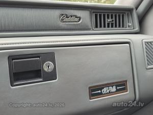 Pelēks Cadillac de-ville 1989 Tallina, ar dzinēja tilpumu 4.50 L un nobraukumu 267 tūkst. km par 5999 €, foto 29 vietnē AUTOMOTO.COM.LV