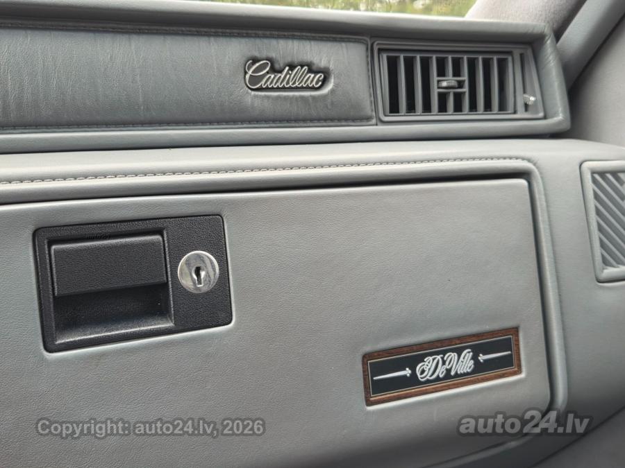 Pelēks Cadillac de-ville 1989 Tallina, ar dzinēja tilpumu 4.50 L un nobraukumu 267 tūkst. km par 5999 €, foto 29 vietnē AUTOMOTO.COM.LV