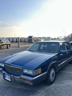Cadillac de-ville 1990 in Vilnius, with an engine capacity of 4.47 L and mileage of 207 thousand km for 9000 €, photo  on AUTOMOTO.COM.LV