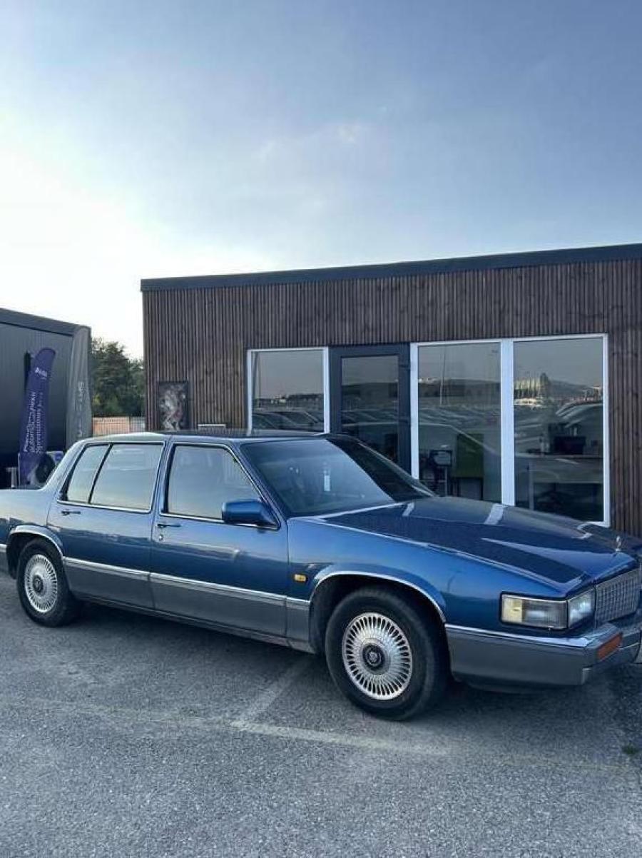 Cadillac de-ville 1990 in Vilnius, with an engine capacity of 4.47 L and mileage of 207 thousand km for 9000 €, photo 6 on AUTOMOTO.COM.LV