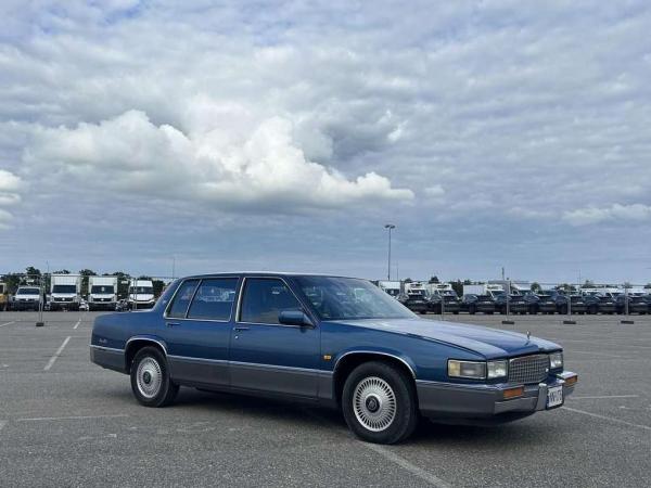 Cadillac de-ville 1990 in Vilnius, with an engine capacity of 4.47 L and mileage of 207 thousand km for 11000 €, photo 5 on AUTOMOTO.COM.LV