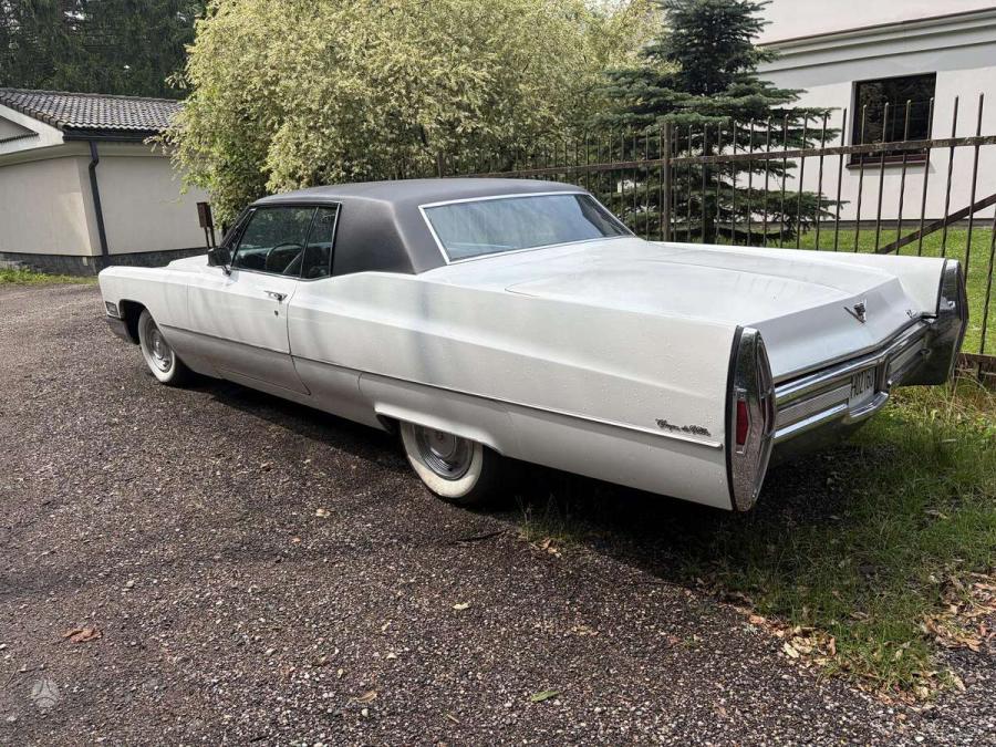 White Cadillac de-ville 1968 in Vilnius, with an engine capacity of 7.00 L and mileage of 80 thousand km for 19500 €, photo 5 on AUTOMOTO.COM.LV