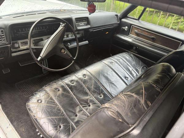 White Cadillac de-ville 1968 in Vilnius, with an engine capacity of 7.00 L and mileage of 80 thousand km for 19500 €, photo 6 on AUTOMOTO.COM.LV