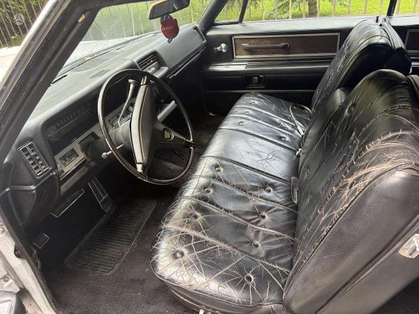 White Cadillac de-ville 1968 in Vilnius, with an engine capacity of 7.00 L and mileage of 80 thousand km for 19500 €, photo 8 on AUTOMOTO.COM.LV