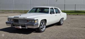 Balts Cadillac de-ville 1976 Plungė, ar dzinēja tilpumu 7.00 L un nobraukumu 12 tūkst. km par 6700 €, foto  vietnē AUTOMOTO.COM.LV