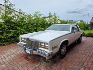 Balts Cadillac Eldorado 1981 Kauņa, ar dzinēja tilpumu 6.10 L un nobraukumu 110 tūkst. km par 7300 €, foto  vietnē AUTOMOTO.COM.LV