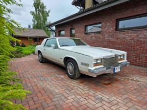 Balts Cadillac Eldorado 1981 Kauņa, ar dzinēja tilpumu 6.10 L un nobraukumu 110 tūkst. km par 7300 €, foto 3 vietnē AUTOMOTO.COM.LV