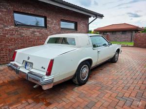 Balts Cadillac Eldorado 1981 Kauņa, ar dzinēja tilpumu 6.10 L un nobraukumu 110 tūkst. km par 7300 €, foto 4 vietnē AUTOMOTO.COM.LV