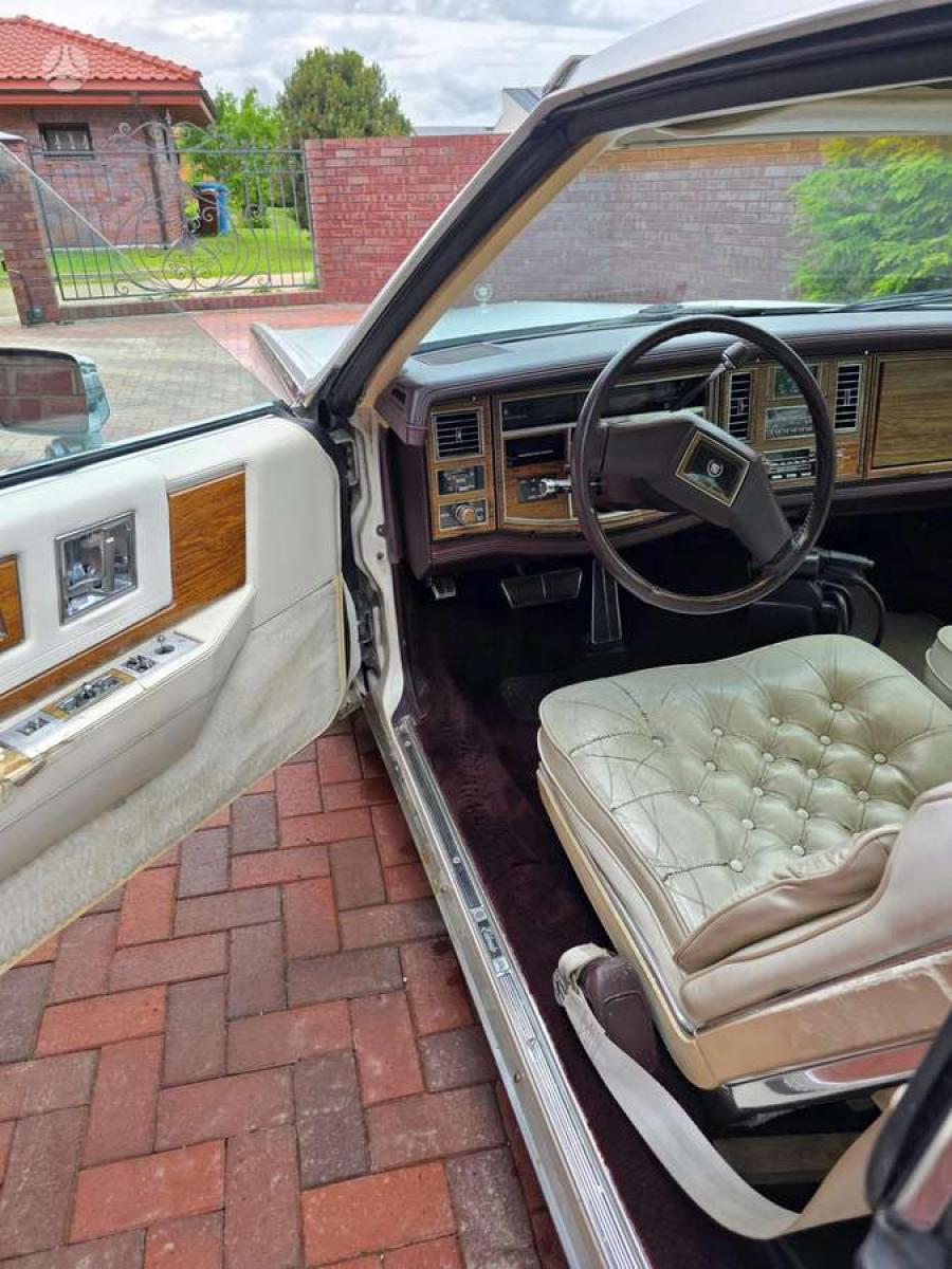 Balts Cadillac Eldorado 1981 Kauņa, ar dzinēja tilpumu 6.10 L un nobraukumu 110 tūkst. km par 7300 €, foto 9 vietnē AUTOMOTO.COM.LV