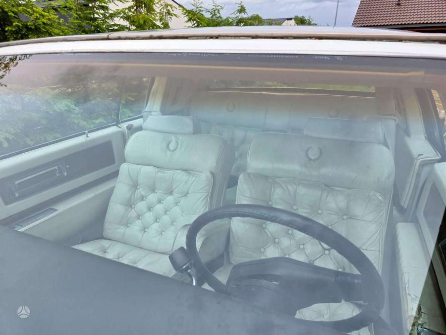 Balts Cadillac Eldorado 1981 Kauņa, ar dzinēja tilpumu 6.10 L un nobraukumu 110 tūkst. km par 7300 €, foto 13 vietnē AUTOMOTO.COM.LV