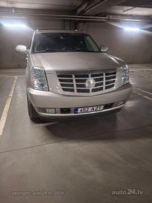 Smilšu krāsa Cadillac Escalade 2007 Tallina, ar dzinēja tilpumu 6.20 L un nobraukumu 131 tūkst. km par 17000 €, foto  vietnē AUTOMOTO.COM.LV