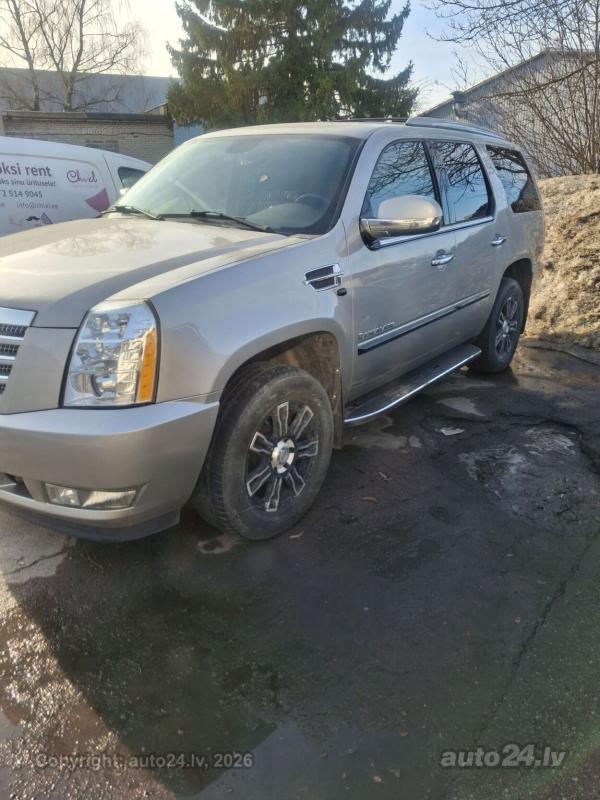 Smilšu krāsa Cadillac Escalade 2007 Tallina, ar dzinēja tilpumu 6.20 L un nobraukumu 131 tūkst. km par 17000 €, foto 6 vietnē AUTOMOTO.COM.LV
