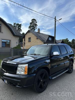Melns Cadillac Escalade 2002 Rīga, ar dzinēja tilpumu 6.00 L un nobraukumu 71 tūkst. km par 12800 €, foto 3 vietnē AUTOMOTO.COM.LV