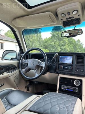 Melns Cadillac Escalade 2002 Rīga, ar dzinēja tilpumu 6.00 L un nobraukumu 71 tūkst. km par 12800 €, foto 16 vietnē AUTOMOTO.COM.LV