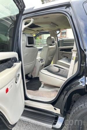 Melns Cadillac Escalade 2002 Rīga, ar dzinēja tilpumu 6.00 L un nobraukumu 71 tūkst. km par 12800 €, foto 20 vietnē AUTOMOTO.COM.LV