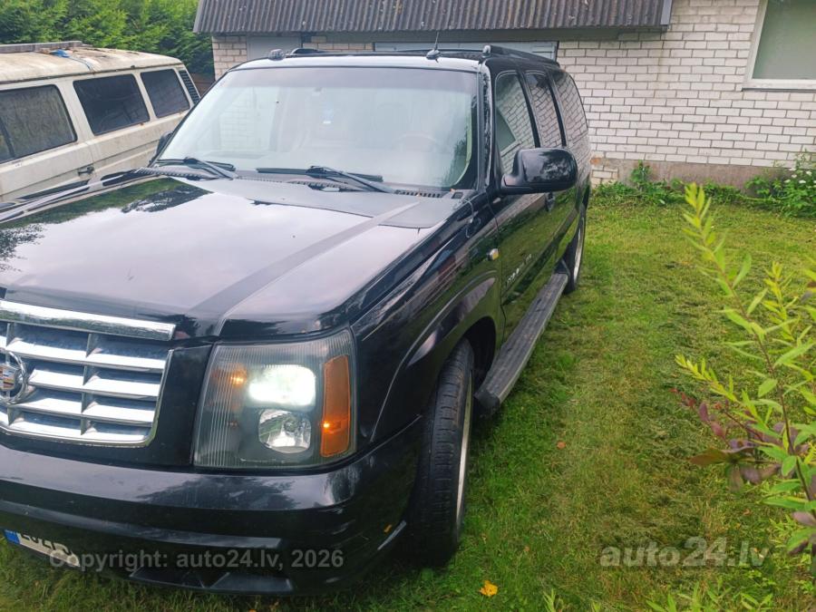 Черный Кадиллак Эскалейд 2004 в Таллин, объемом двигателя 6.00 л и пробегом 382 тыс. км за 8000 €, фото 3 на AUTOMOTO.COM.LV
