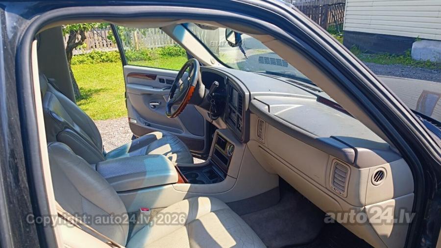 Черный Кадиллак Эскалейд 2004 в Таллин, объемом двигателя 6.00 л и пробегом 382 тыс. км за 8000 €, фото 8 на AUTOMOTO.COM.LV