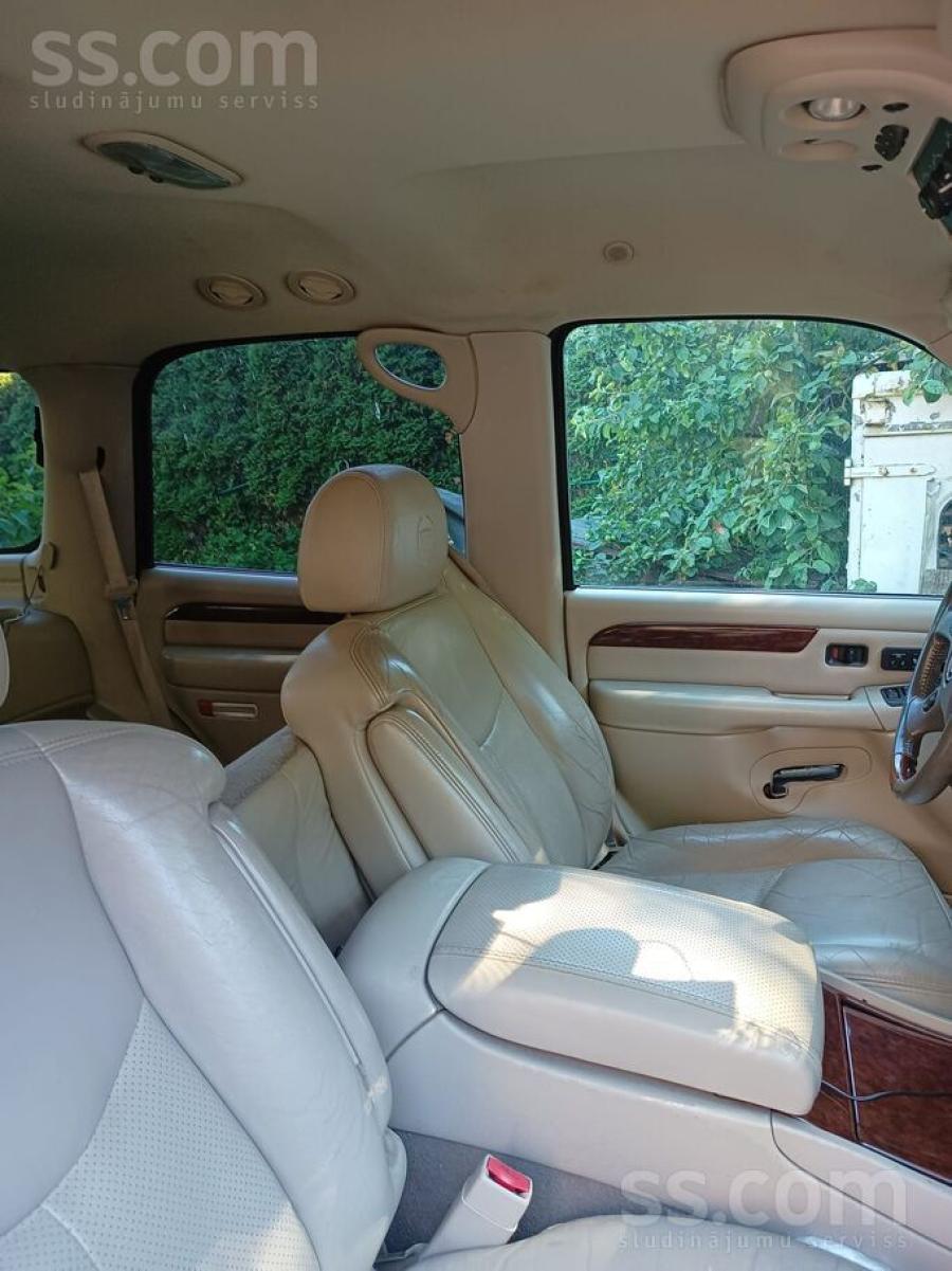 Melns Cadillac Escalade 2005 Rīga, ar dzinēja tilpumu 6.00 L un nobraukumu 319 tūkst. km par 5500 €, foto 6 vietnē AUTOMOTO.COM.LV