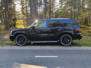 Melns Cadillac Escalade 2005 Keila, ar dzinēja tilpumu 6.00 L un nobraukumu 0 tūkst. km par 6000 €, foto 5 vietnē AUTOMOTO.COM.LV