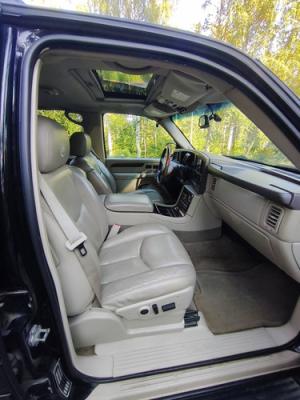Melns Cadillac Escalade 2005 Keila, ar dzinēja tilpumu 6.00 L un nobraukumu 0 tūkst. km par 6000 €, foto 14 vietnē AUTOMOTO.COM.LV