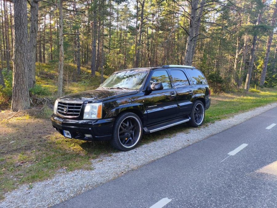 Melns Cadillac Escalade 2005 Keila, ar dzinēja tilpumu 6.00 L un nobraukumu 0 tūkst. km par 6000 €, foto 16 vietnē AUTOMOTO.COM.LV