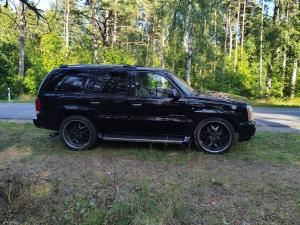 Melns Cadillac Escalade 2005 Keila, ar dzinēja tilpumu 6.00 L un nobraukumu 0 tūkst. km par 6000 €, foto 17 vietnē AUTOMOTO.COM.LV
